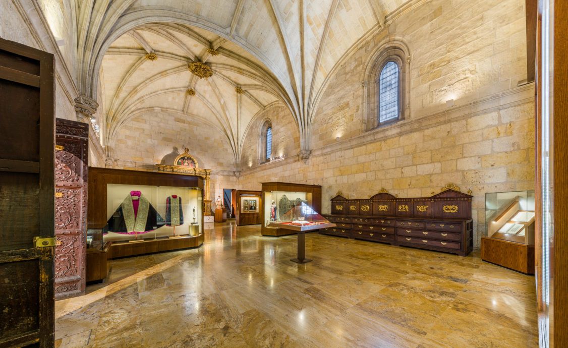 Nueva iluminación en el Museo de la Capilla Real – Royal Chapel of Granada
